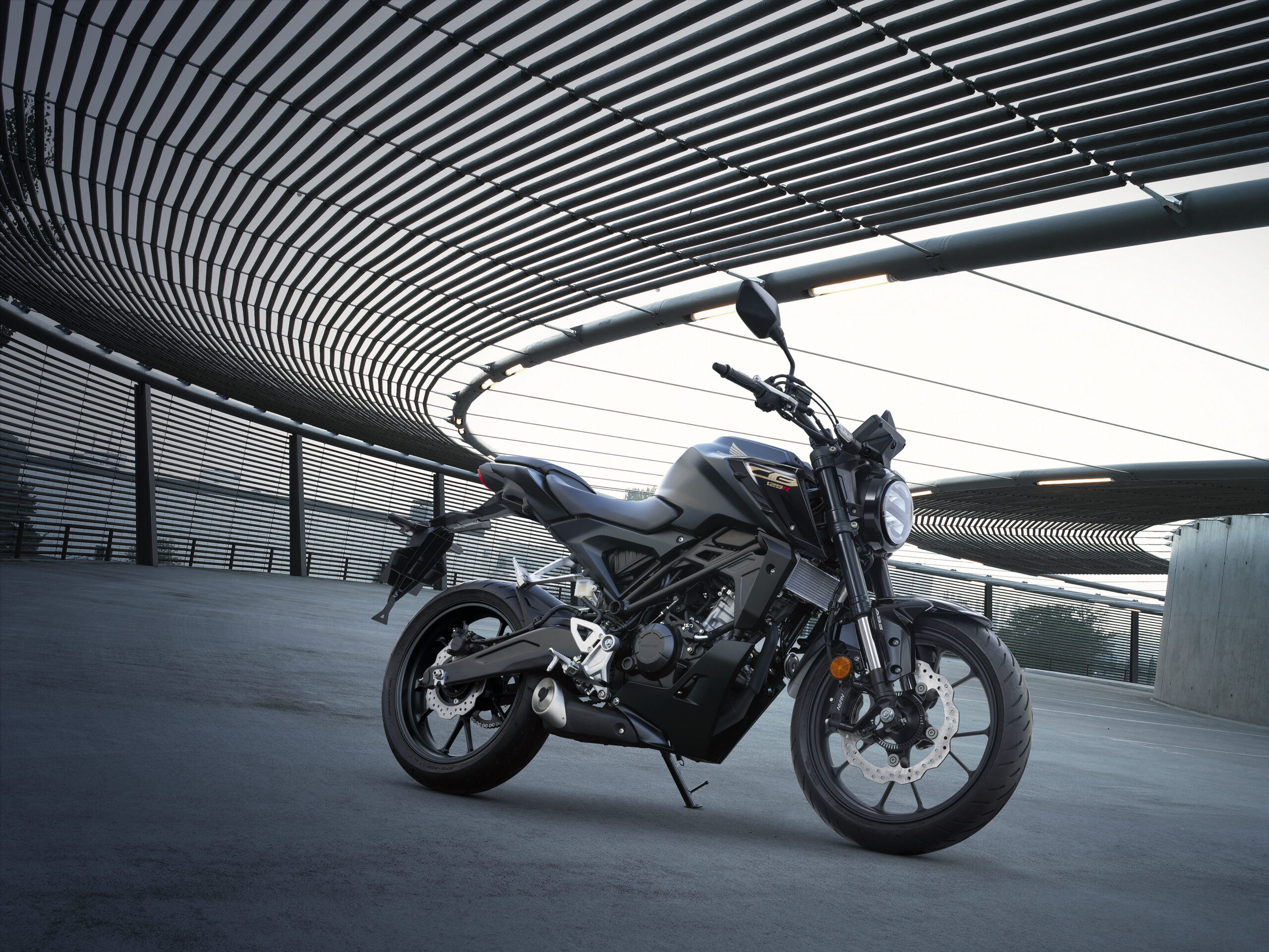 原二スポーツモデル『CB125R』が一部仕様を変更して発売！【Honda 2024年新車ニュース】