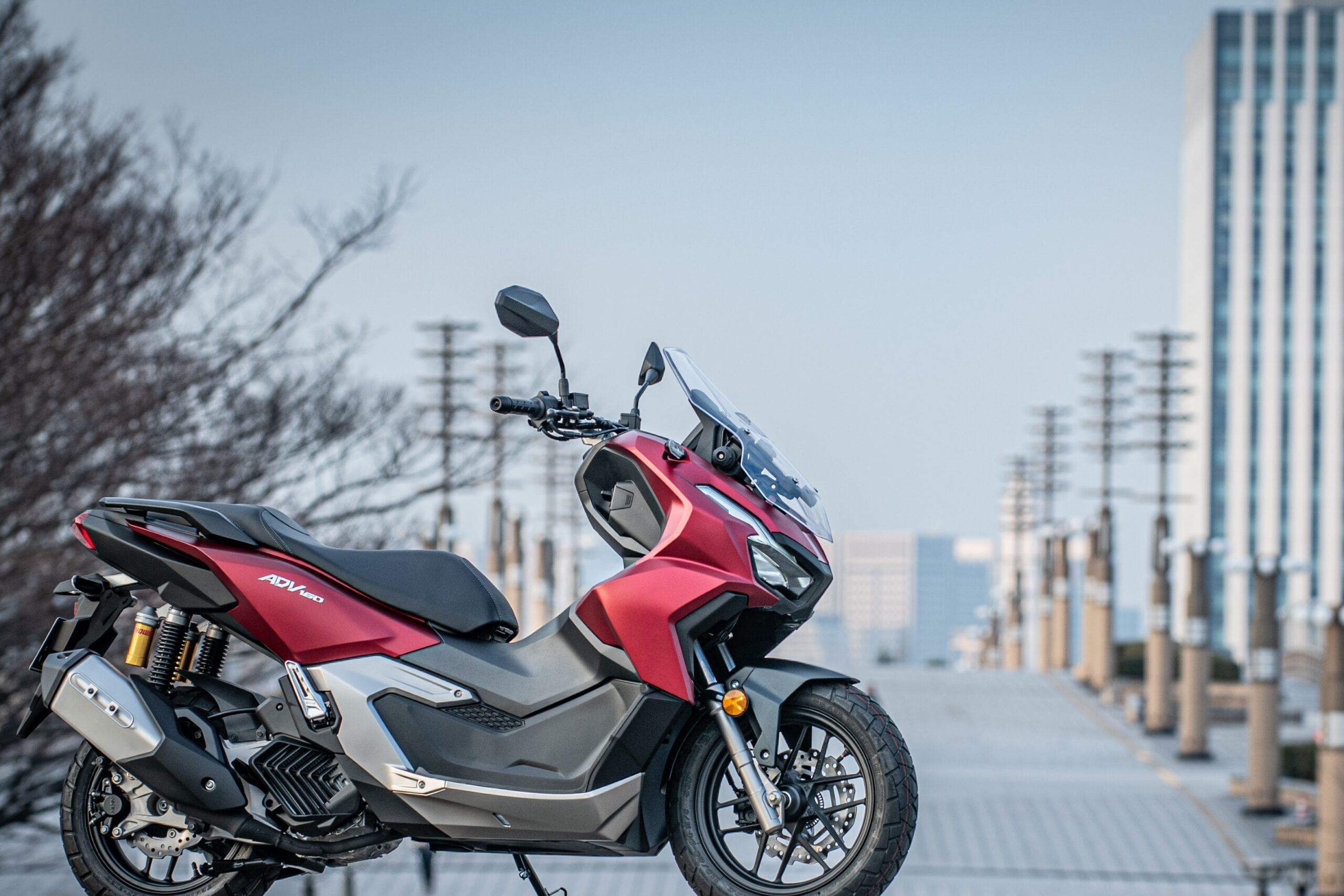 新型『ADV160』って実際どうなの？ 125ccとか250ccのバイクのほうが後悔しないんじゃ……と思ってる人へ！【ホンダの道は1日にして ...