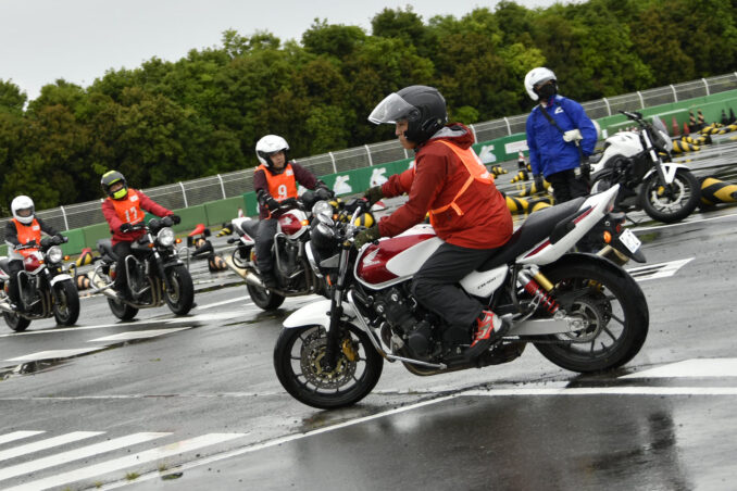 バイクを運転するための『基礎中の基礎』をとことん練習！ ここまでやるのは『HondaGO BIKE LESSON』だけ！ 【HondaGO ...