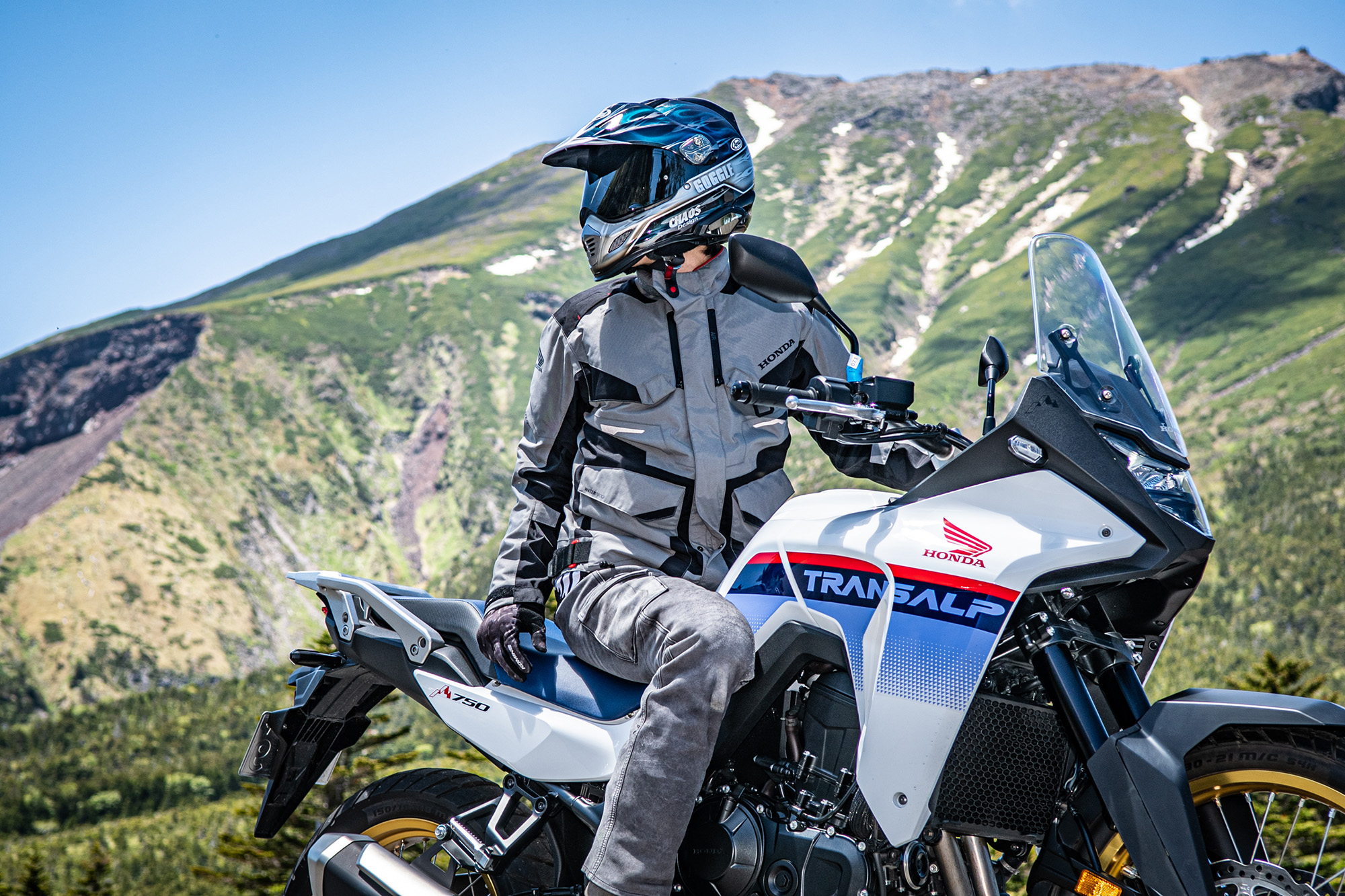新型トランザルプ750（XL750 TRANSALP）の『日常から世界一周まで』というのはどうやら伊達じゃないらしい……【ホンダの道は1日にし ...