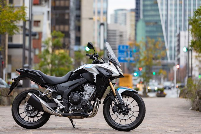 400ccアドベンチャーバイクはここまで来た！ 2022年モデルの『400X』がクラスを超えすぎてる……【ホンダの道は一日にして成らず 第33回／Honda 400X（2022） 前編】