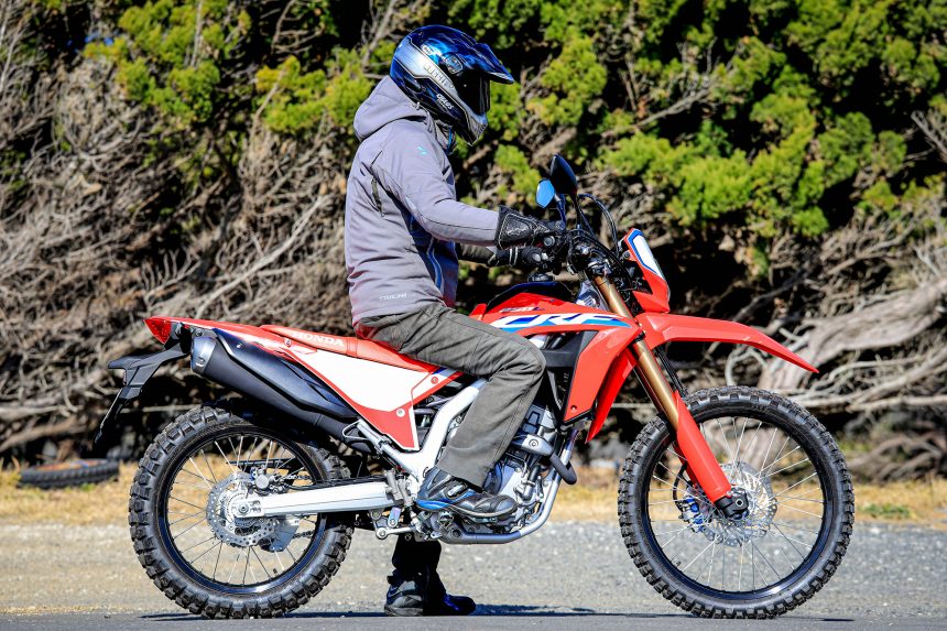 CRF250Lってどんなバイク？ 燃費や足つき性、装備などを解説！【ホンダバイク資料室／Honda CRF250L（2021）】