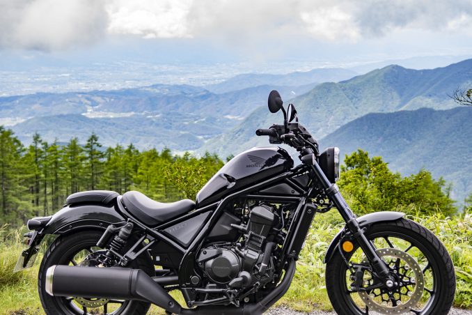 究極の選択？ レブル1100は『MT』と『DCT』のどっちを選ぶのが正解なんだ!?【ホンダの道は一日にして成らず 第17回／Honda ...